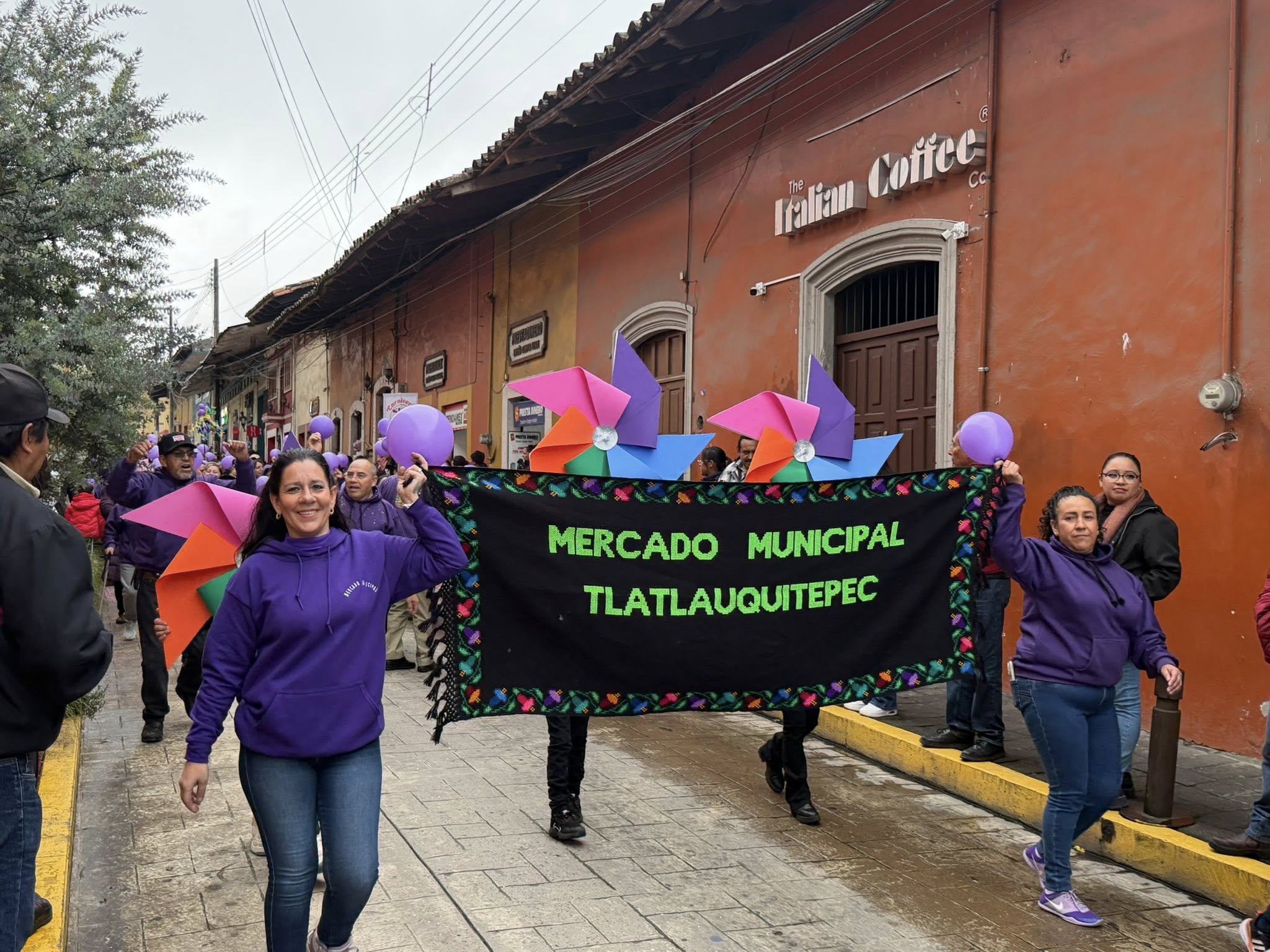 Tlatlauquitepec celebró el 13° aniversario como Pueblo Mágico con desfile de colores, tradición ...